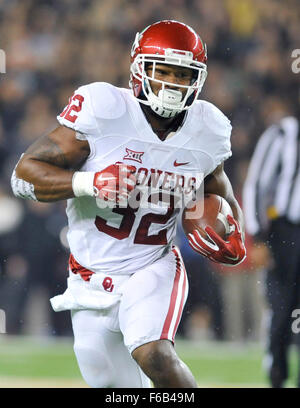 Oklahoma running back Samaje Perine (32) during the NCAA college ...