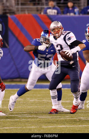 New York Giants middle linebacker B.J. Goodson (93) runs with an ...