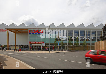 Tesco superstore in Yiewsley, West Drayton with approach. London ...