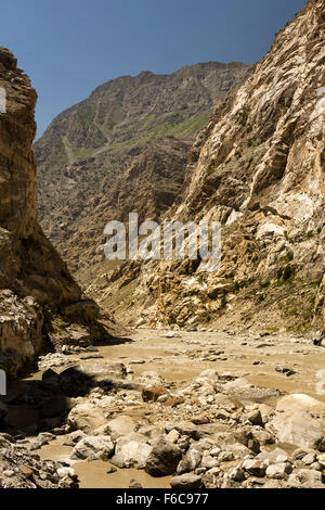 India, Himachal Pradesh, Kinnaur, Tashigang, Khab Sangum, road bridge ...