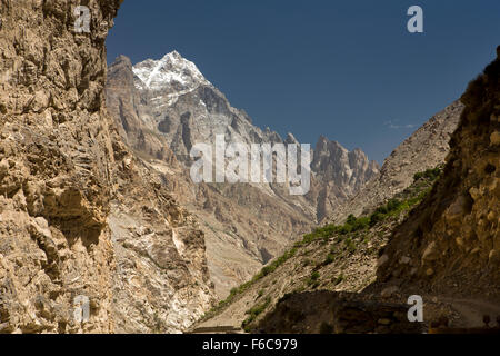 India, Himachal Pradesh, Kinnaur, Tashigang, Khab Sangum, road bridge ...