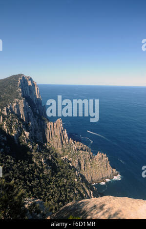 Spectacular views of cliffs of Cape Pillar, Three Capes Track, Tasman ...