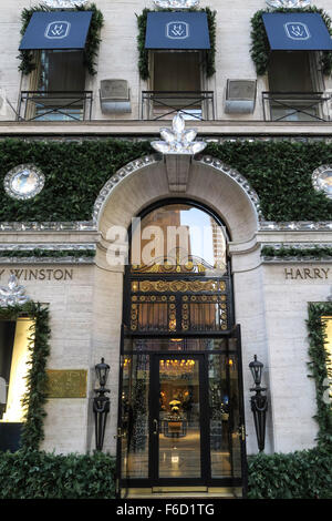 Harry Winston flagship store Fifth Avenue New York City Stock Photo - Alamy
