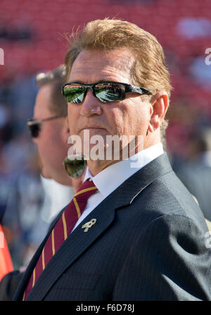 Washington Redskins quarterback Joe Theismann (7) is shown August. 1975 ...