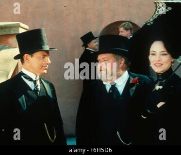 Jan 11, 2002; Dublin, IRLEAND; Actor JONATHAN RHYS-MEYERS stars as ...