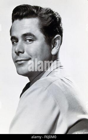 FLIGHT LIEUTENANT, Glenn Ford, 1942 Stock Photo - Alamy