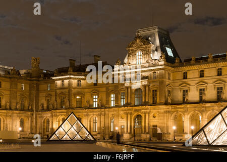 Pavillon Denon and small pyramid of the Louvre Palace (Palais du Louvre ...