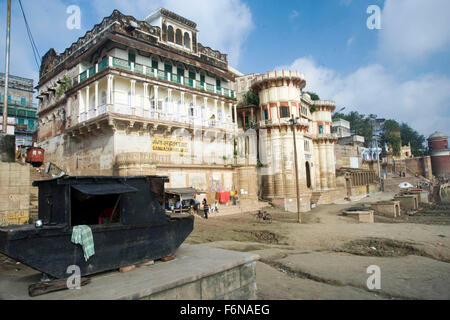 Ganga Mahal ghat , Varanasi , Uttar Pradesh , India Stock Photo ...