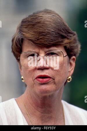Waco, Texas USA, 1993: Female ATF officer on duty at standoff between ...