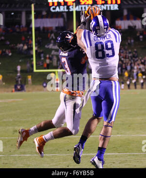 Charlottesville, VA, USA. 21st Nov, 2015. Virginia Cavaliers running ...