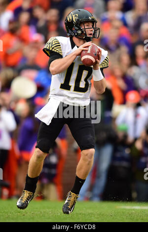 Wake Forest quarterback John Wolford (10) throws against Notre Dame ...
