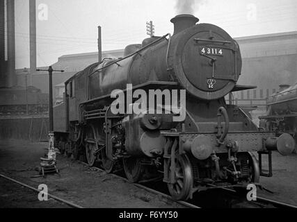 Black Five Steam Loco number 44767 with Windcutter Freight Train at the ...