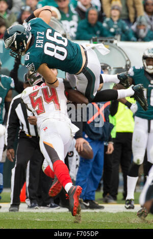 Tampa Bay Buccaneers outside linebacker Jason Pierre-Paul (90) readies ...