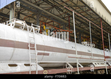 Lpg, railcar loading facility Stock Photo - Alamy
