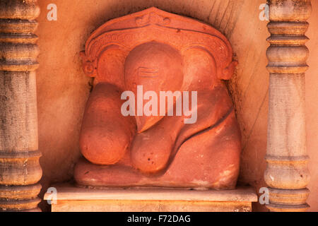 Shree Siddhivinayak Mandir, Sri Siddhi Vinayaka temple, Ganesha replica ...