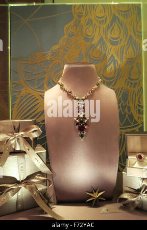 Bulgari Window Display, NYC Stock Photo - Alamy