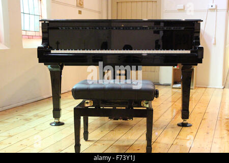 Grand piano, front view Stock Photo - Alamy
