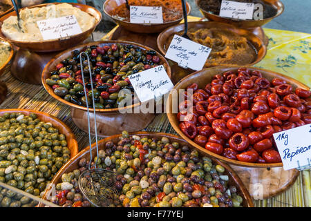 Cucuron market, Provence Stock Photo - Alamy