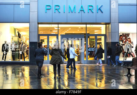 Shoppers at the Liverpool Primark store Stock Photo - Alamy