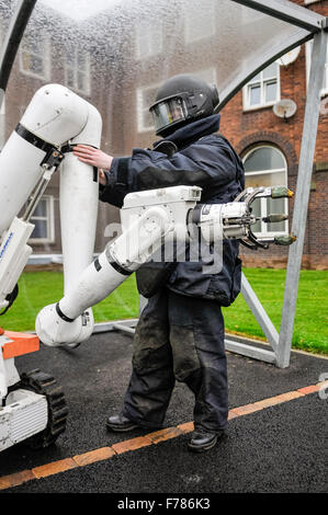 bomb disposal robot unit defuse bombs Stock Photo - Alamy