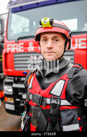 Northern Ireland. 26th November, 2015. A paramedic as part of the UK ...