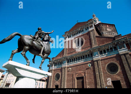 Duomo of Pavia with equestrian statue Regisole, Lombardy region Stock ...