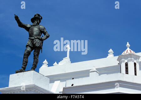 A bronze statue of Spanish explorer Juan Ponce de Leon in Old San Juan ...