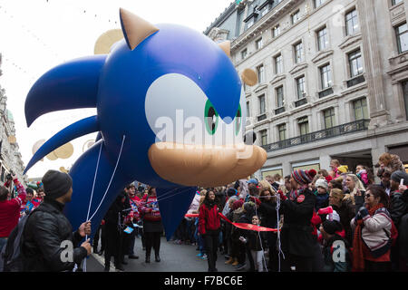 Sonic the Hedgehog Giant balloon in the Macy's 2011 Thanksgiving Day ...