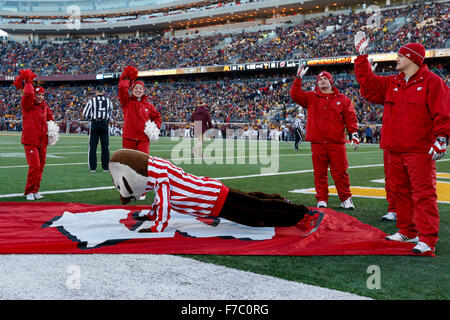 28 November 2015: Wisconsin Badgers outside linebacker Joe Schobert (58 ...