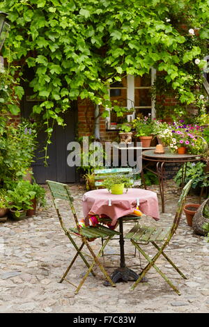 Outdoor restaurant in Old Town St Augustine, Florida Stock Photo - Alamy