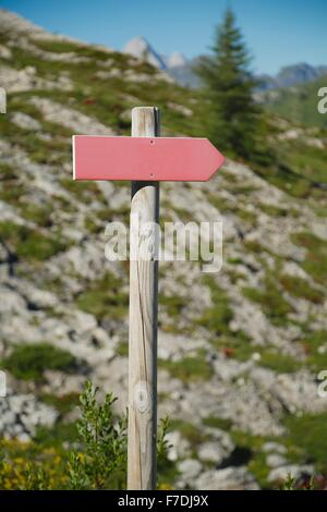 Direction sing on a trail Stock Photo - Alamy