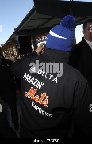 Comedian Jim Breuer and Mets legend Mike Piazza join the Delta Air ...