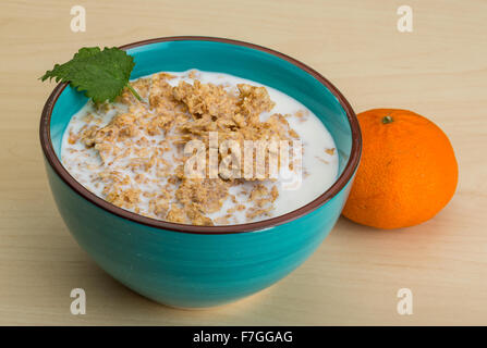 Cornflakes with tangerine and fresh mint leaves Stock Photo - Alamy