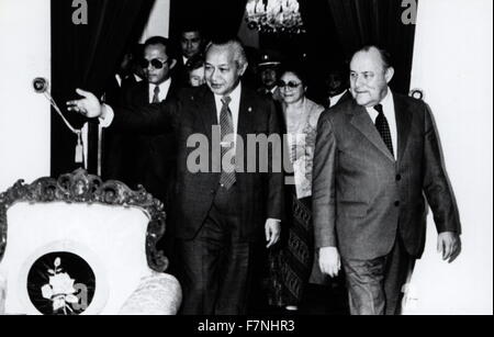 new Zealand prime Minister, Robert Muldoon meets US president Ronald ...
