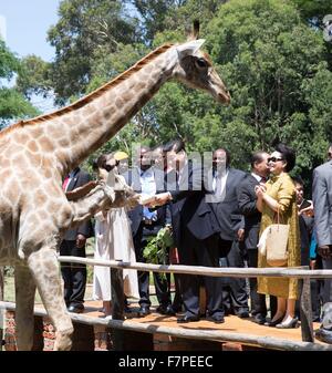 Chinese President Xi Jinping and his wife Peng Liyuan arrive at Ngurah ...
