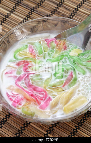 ruam mit, thai chilled sweet dessert Stock Photo - Alamy
