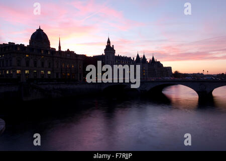 Paris Seine river sunset in France at Saint Michel Stock Photo - Alamy