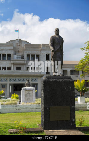 Statue of Ratu Sir Lala Sukuna outside government building, Suva, Viti ...