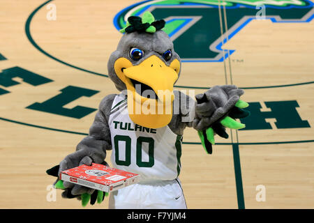 December 2, 2015: Tulanes mascot interacts with the fans during the ...