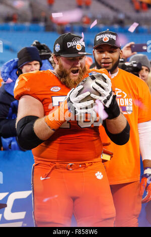 Clemson offensive lineman Eric Mac Lain (78) holds the trophy after the ...