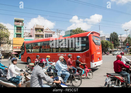 Futa bus buses from Phuong Trang company at Can Tho bus and coach ...