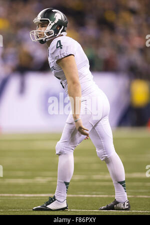 Michigan State kicker Michael Geiger (4) warms up as Matt Macksood (86 ...