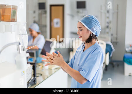 Nurse washing her hands at a sink Stock Photo - Alamy