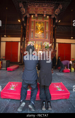 lady praying at temple in china town, bangkok, thailand Stock Photo - Alamy