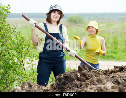 Woman works with animal manure at field Stock Photo - Alamy