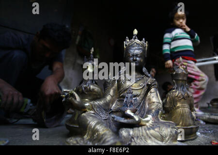 Lalitpur, Nepal. 8th Dec, 2015. A Nepalese artist makes metal sculpture ...