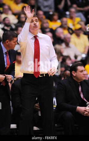 UNLV head coach Dave Rice points toward the scoreboard during an NCAA ...