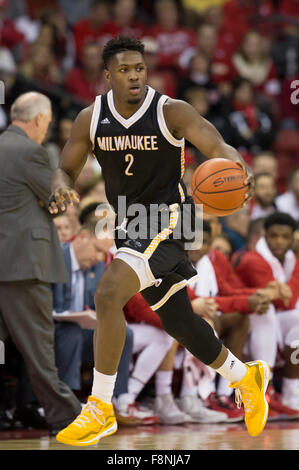 Milwaukee, WI, USA. 9th Dec, 2023. Notre Dame Fighting Irish guard ...