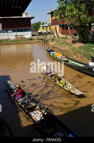 Floating MArket on Inle Lake, Myanmar Stock Photo - Alamy