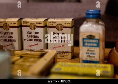 Vintage pain reliever pills in box - USA Stock Photo - Alamy